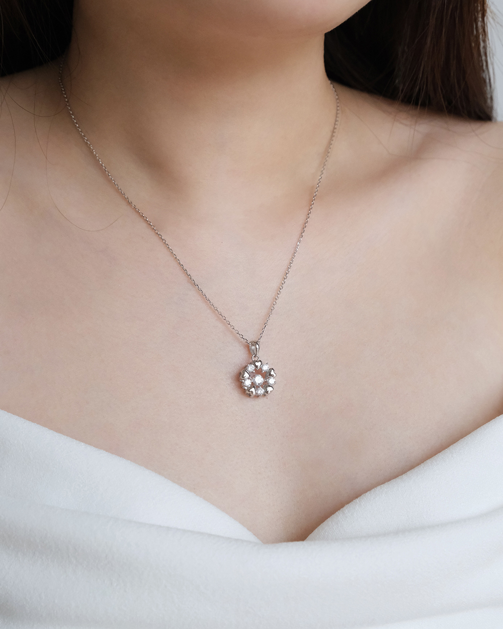 Adore Hearts Dancing Diamond Necklace (Silver) – Tiny Trinket Bk